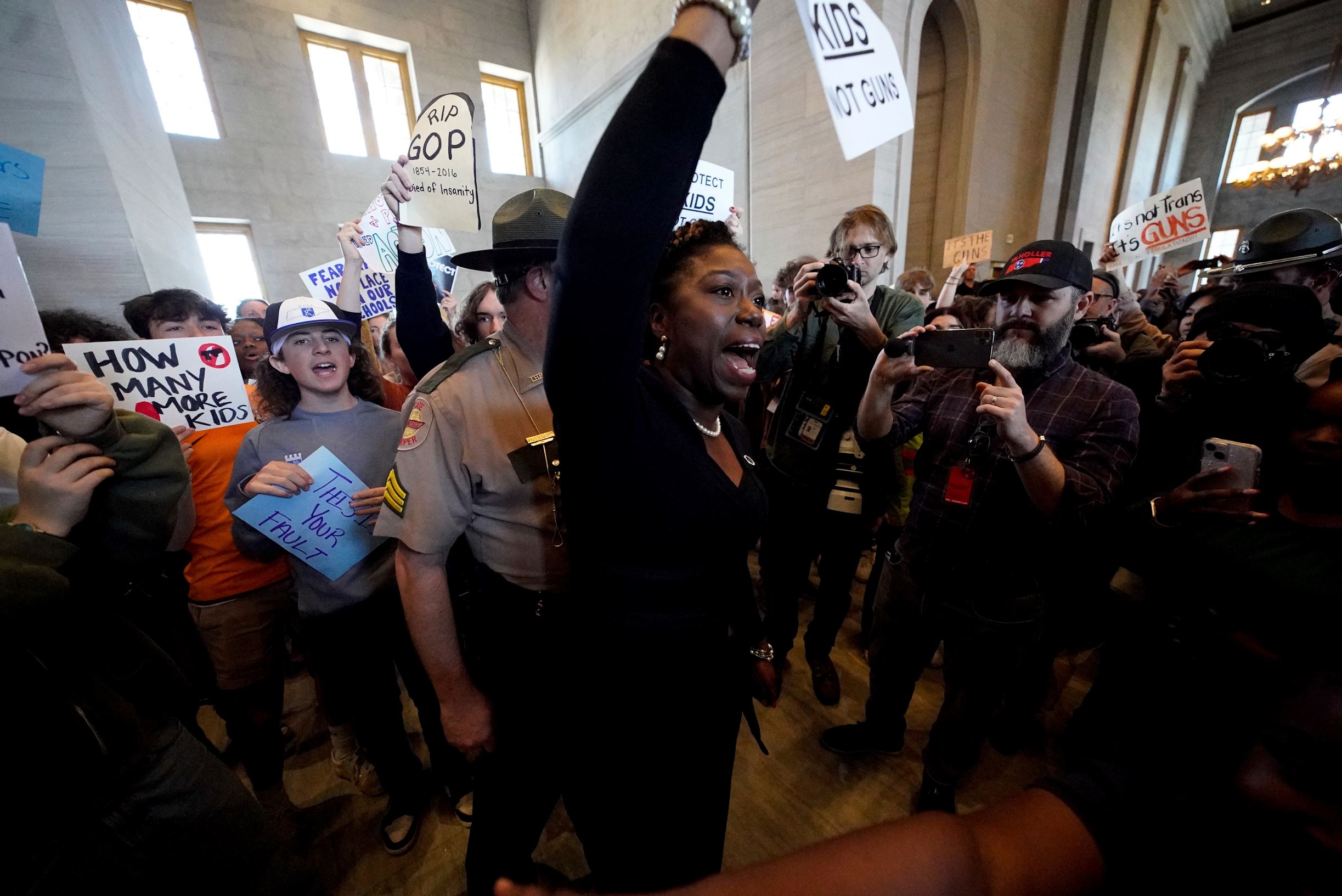 Thousands protest gun laws at Tennessee state capitol — EducationHQ