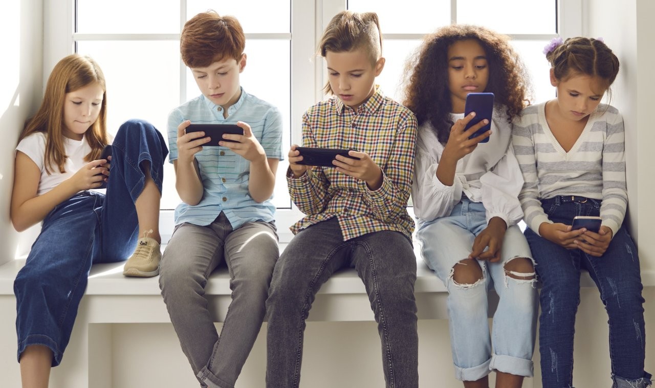 ‘Profound shift’: research finds early mobile phone use tied to poor ...